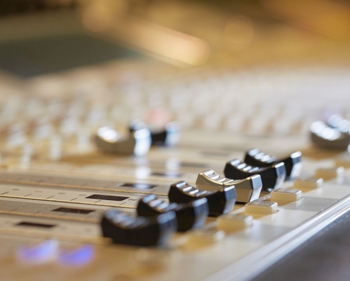 Best Synth VST Plugins – SOUNDS OF REVOLUTION (Professional Sound Design)